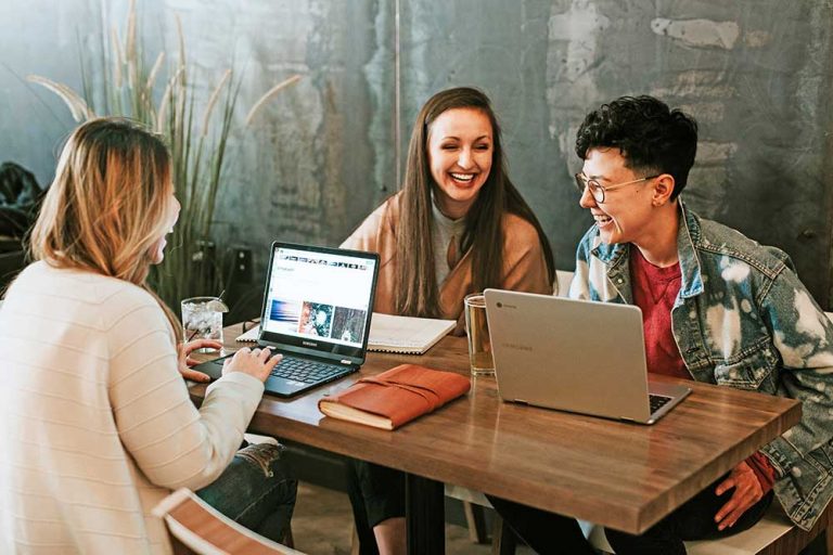 How to Become a Successful Blogger: 6 Simple (But Not Easy) Steps